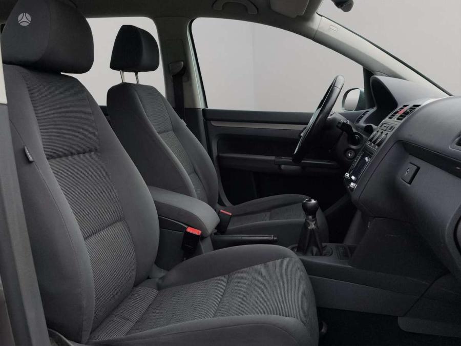 Grey Volkswagen Touran 2008 in Vilnius, with an engine capacity of 1.90 L and mileage of 435 thousand km for 2999 €, photo 9 on AUTOMOTO.COM.LV