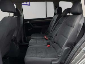 Grey Volkswagen Touran 2008 in Vilnius, with an engine capacity of 1.90 L and mileage of 435 thousand km for 2999 €, photo 12 on AUTOMOTO.COM.LV