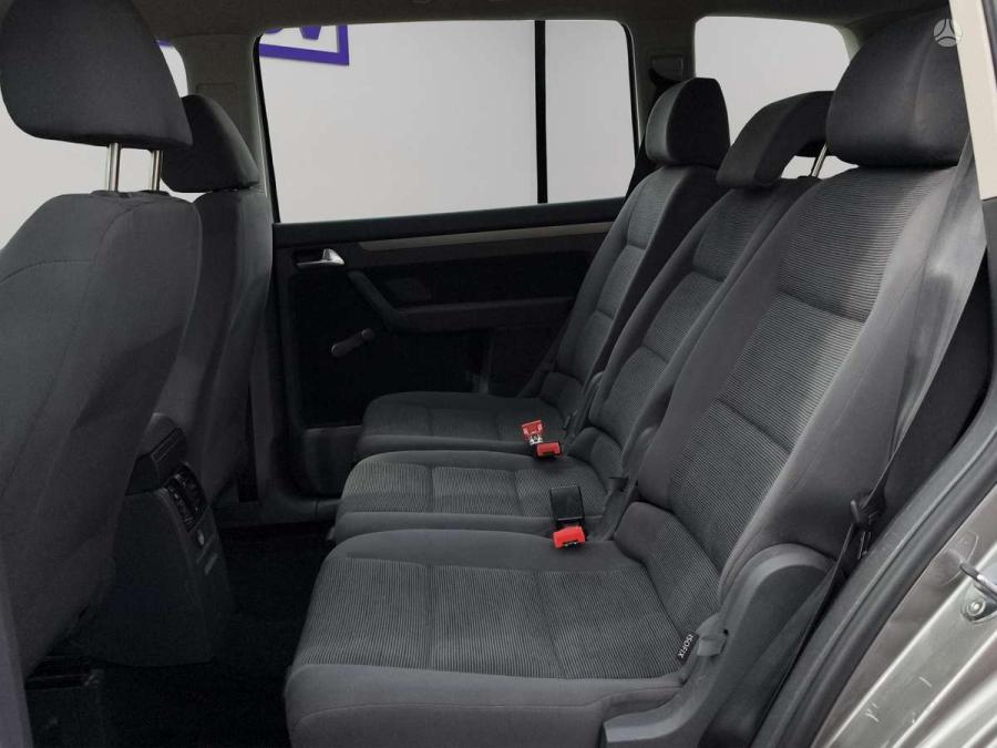 Grey Volkswagen Touran 2008 in Vilnius, with an engine capacity of 1.90 L and mileage of 435 thousand km for 2999 €, photo 12 on AUTOMOTO.COM.LV