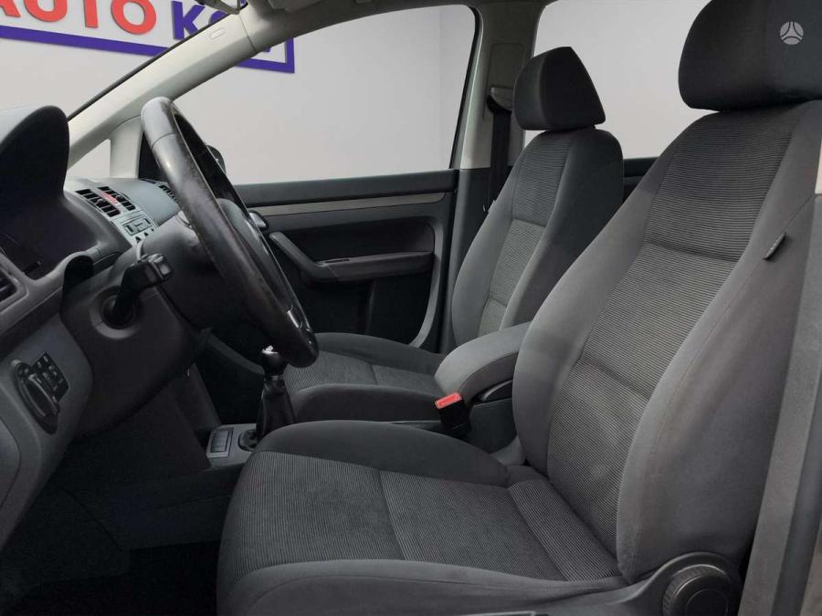 Grey Volkswagen Touran 2008 in Vilnius, with an engine capacity of 1.90 L and mileage of 435 thousand km for 2999 €, photo 14 on AUTOMOTO.COM.LV