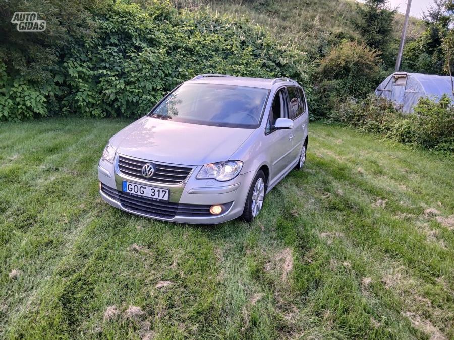 Pelēks Volkswagen Touran 2008 Viļņa, ar dzinēja tilpumu 2.00 L un nobraukumu 438 tūkst. km par 1450 €, foto 9 vietnē AUTOMOTO.COM.LV