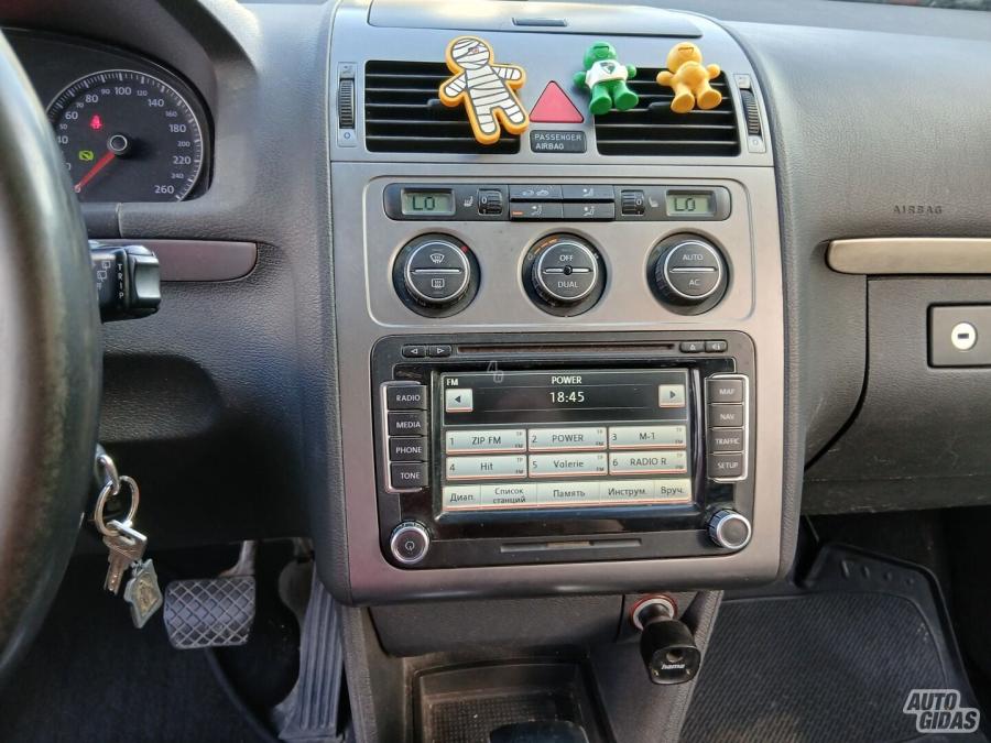 Pelēks Volkswagen Touran 2008 Viļņa, ar dzinēja tilpumu 2.00 L un nobraukumu 438 tūkst. km par 1450 €, foto 11 vietnē AUTOMOTO.COM.LV
