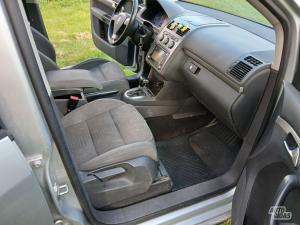 Pelēks Volkswagen Touran 2008 Viļņa, ar dzinēja tilpumu 2.00 L un nobraukumu 438 tūkst. km par 1450 €, foto 13 vietnē AUTOMOTO.COM.LV