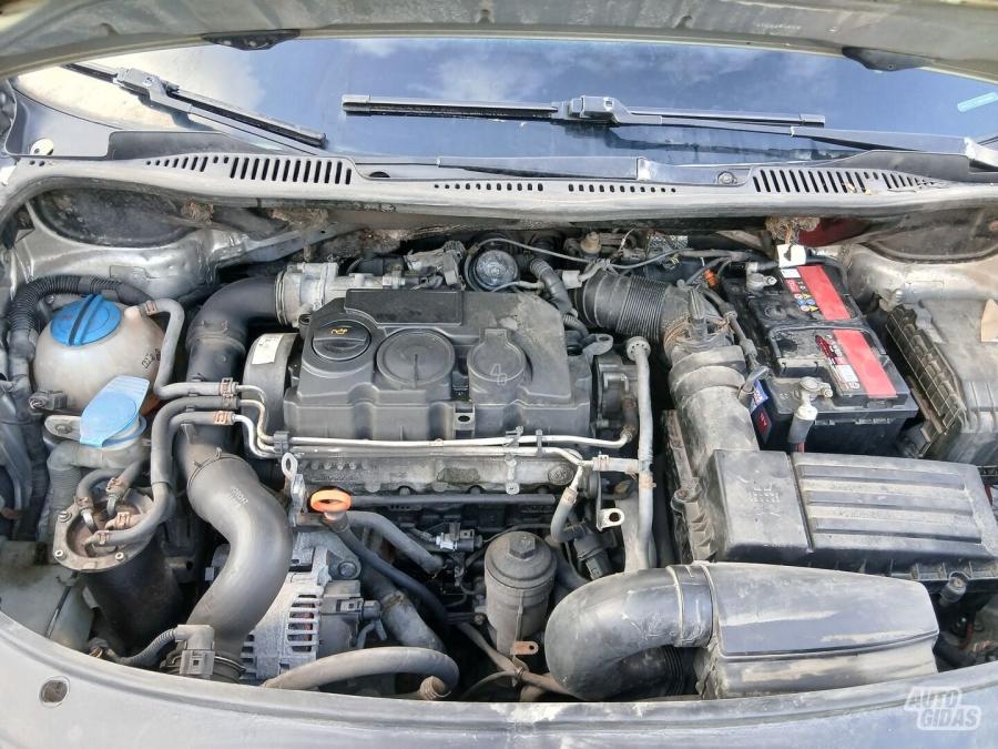 Pelēks Volkswagen Touran 2008 Viļņa, ar dzinēja tilpumu 2.00 L un nobraukumu 438 tūkst. km par 1450 €, foto 17 vietnē AUTOMOTO.COM.LV