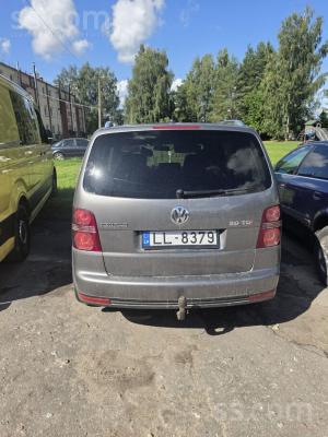 Pelēks Volkswagen Touran 2008 Jelgava, ar dzinēja tilpumu 2.00 L un nobraukumu 279 tūkst. km par 2600 €, foto 4 vietnē AUTOMOTO.COM.LV