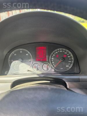 Pelēks Volkswagen Touran 2008 Jelgava, ar dzinēja tilpumu 2.00 L un nobraukumu 279 tūkst. km par 2600 €, foto 5 vietnē AUTOMOTO.COM.LV