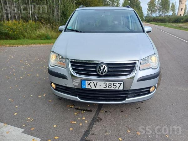Серый Фольксваген Туран 2008 в Даугавпилс, объемом двигателя 1.90 л и пробегом 0 тыс. км за 1950 €, фото 3 на AUTOMOTO.COM.LV