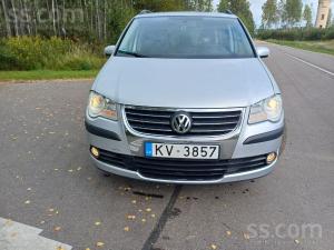 Grey Volkswagen Touran 2008 in Daugavpils, with an engine capacity of 1.90 L and mileage of 0 thousand km for 1950 €, photo 3 on AUTOMOTO.COM.LV