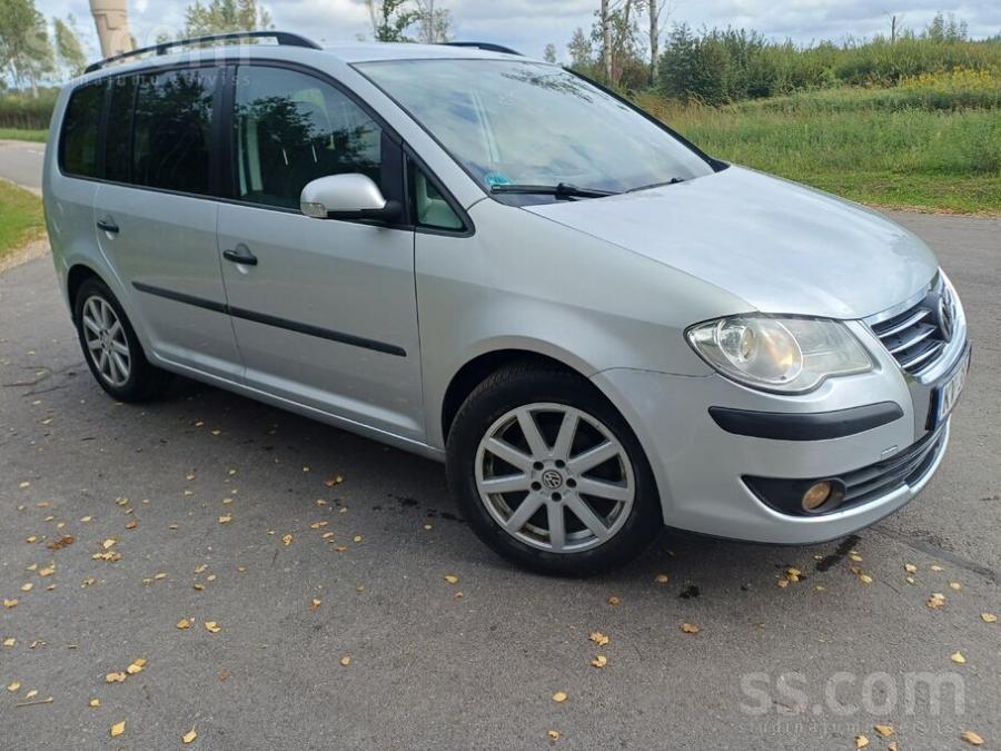 Grey Volkswagen Touran 2008 in Daugavpils, with an engine capacity of 1.90 L and mileage of 0 thousand km for 1950 €, photo 4 on AUTOMOTO.COM.LV