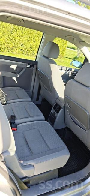 Grey Volkswagen Touran 2008 in Ogre, with an engine capacity of 1.60 L and mileage of 0 thousand km for 3700 €, photo 6 on AUTOMOTO.COM.LV