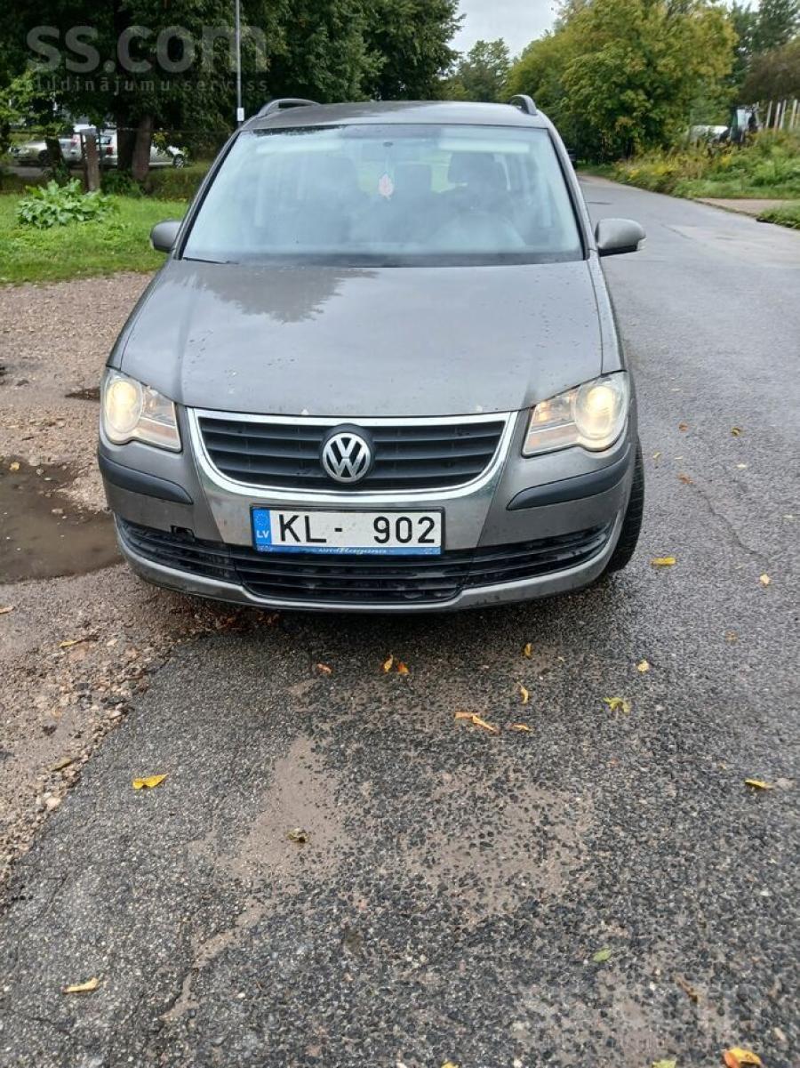Grey Volkswagen Touran 2008 in Riga, with an engine capacity of 1.90 L and mileage of 0 thousand km for 1600 €, photo 1 on AUTOMOTO.COM.LV
