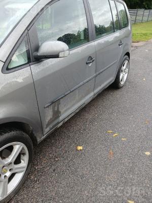Grey Volkswagen Touran 2008 in Riga, with an engine capacity of 1.90 L and mileage of 0 thousand km for 1600 €, photo 3 on AUTOMOTO.COM.LV