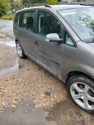 Grey Volkswagen Touran 2008 in Riga, with an engine capacity of 1.90 L and mileage of 0 thousand km for 1600 €, photo 4 on AUTOMOTO.COM.LV