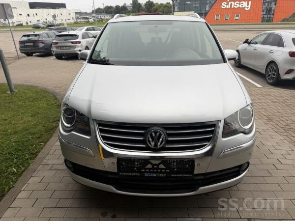 Pelēks Volkswagen Touran 2008 Rēzekne, ar dzinēja tilpumu 1.90 L un nobraukumu 0 tūkst. km par 3850 €, foto 1 vietnē AUTOMOTO.COM.LV