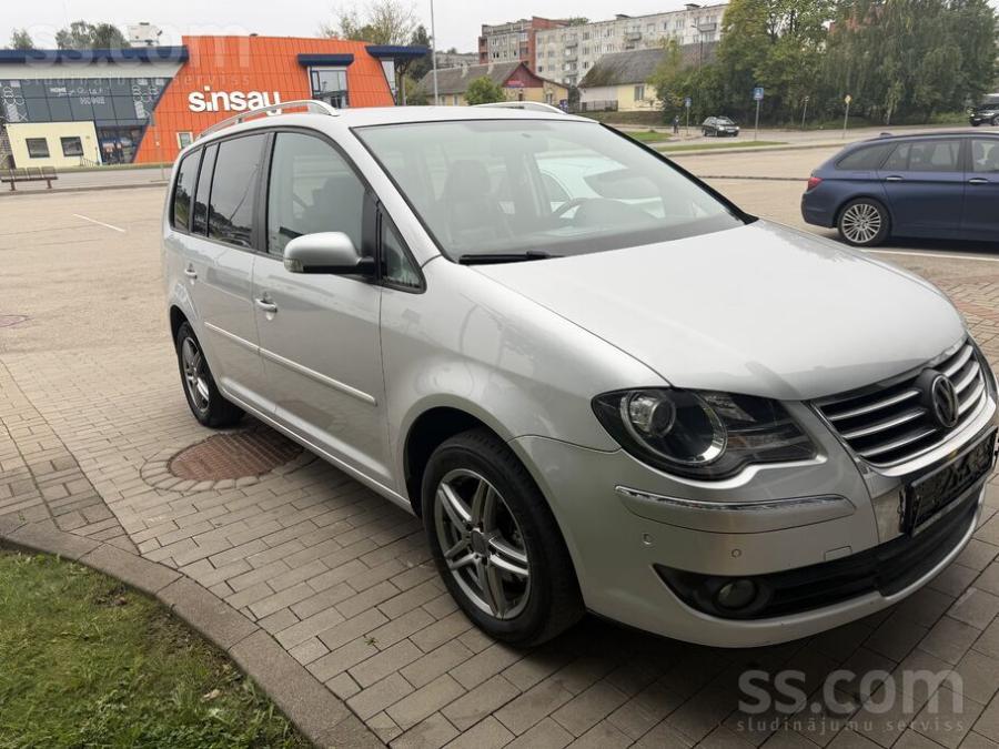 Pelēks Volkswagen Touran 2008 Rēzekne, ar dzinēja tilpumu 1.90 L un nobraukumu 0 tūkst. km par 3850 €, foto 3 vietnē AUTOMOTO.COM.LV
