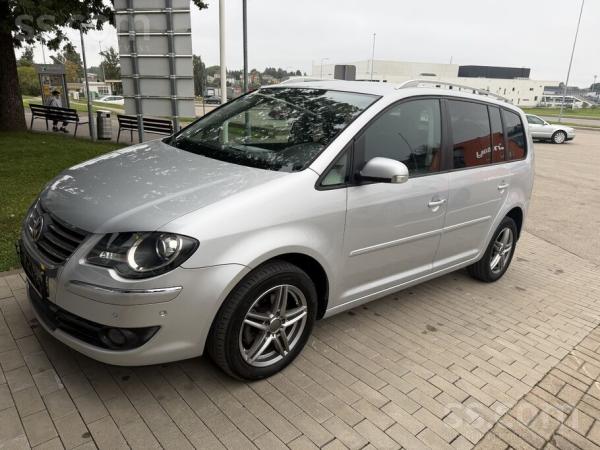 Pelēks Volkswagen Touran 2008 Rēzekne, ar dzinēja tilpumu 1.90 L un nobraukumu 0 tūkst. km par 3850 €, foto 4 vietnē AUTOMOTO.COM.LV