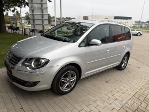 Pelēks Volkswagen Touran 2008 Rēzekne, ar dzinēja tilpumu 1.90 L un nobraukumu 0 tūkst. km par 3850 €, foto 4 vietnē AUTOMOTO.COM.LV