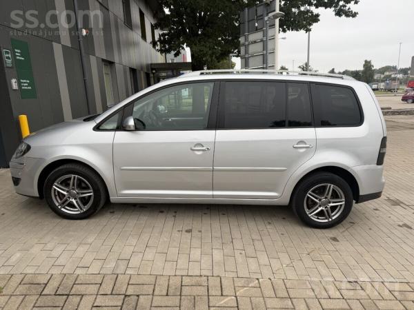 Pelēks Volkswagen Touran 2008 Rēzekne, ar dzinēja tilpumu 1.90 L un nobraukumu 0 tūkst. km par 3850 €, foto 5 vietnē AUTOMOTO.COM.LV