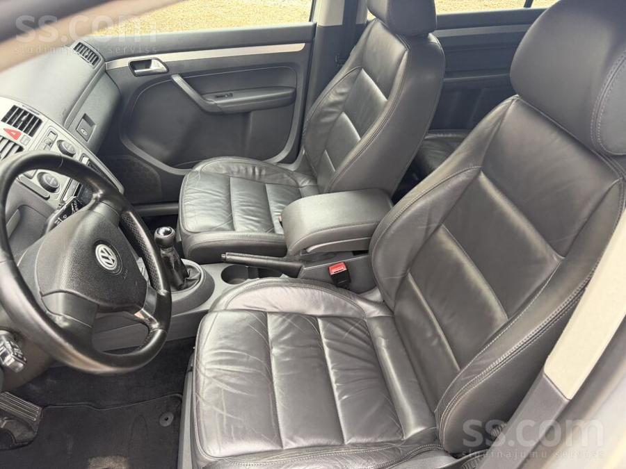 Pelēks Volkswagen Touran 2008 Rēzekne, ar dzinēja tilpumu 1.90 L un nobraukumu 0 tūkst. km par 3850 €, foto 14 vietnē AUTOMOTO.COM.LV
