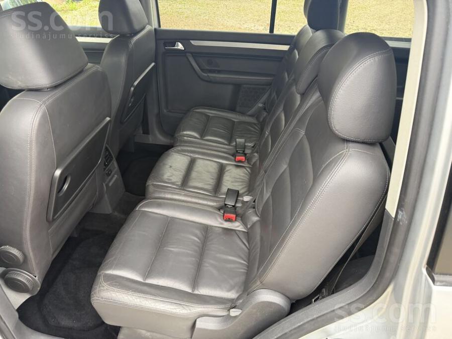 Pelēks Volkswagen Touran 2008 Rēzekne, ar dzinēja tilpumu 1.90 L un nobraukumu 0 tūkst. km par 3850 €, foto 15 vietnē AUTOMOTO.COM.LV