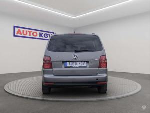 Pelēks Volkswagen Touran 2008 Viļņa, ar dzinēja tilpumu 1.90 L un nobraukumu 435 tūkst. km par 2999 €, foto 5 vietnē AUTOMOTO.COM.LV