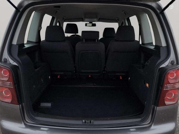 Grey Volkswagen Touran 2008 in Vilnius, with an engine capacity of 1.90 L and mileage of 435 thousand km for 2999 €, photo 11 on AUTOMOTO.COM.LV