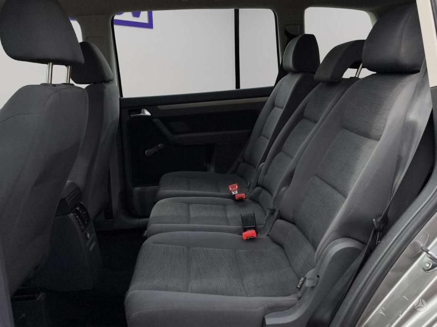 Grey Volkswagen Touran 2008 in Vilnius, with an engine capacity of 1.90 L and mileage of 435 thousand km for 2999 €, photo 12 on AUTOMOTO.COM.LV