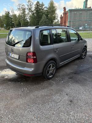 Grey Volkswagen Touran 2008 in Liepaja, with an engine capacity of 2.00 L and mileage of 402 thousand km for 1800 €, photo 3 on AUTOMOTO.COM.LV