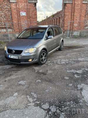 Grey Volkswagen Touran 2008 in Liepaja, with an engine capacity of 2.00 L and mileage of 402 thousand km for 1800 €, photo 6 on AUTOMOTO.COM.LV
