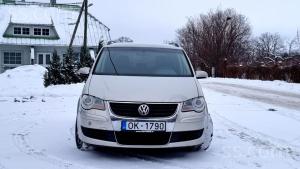 Grey Volkswagen Touran 2008 in Cesis, with an engine capacity of 2.00 L and mileage of 324 thousand km for 2400 €, photo 3 on AUTOMOTO.COM.LV