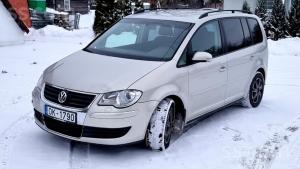 Grey Volkswagen Touran 2008 in Cesis, with an engine capacity of 2.00 L and mileage of 324 thousand km for 2400 €, photo 4 on AUTOMOTO.COM.LV