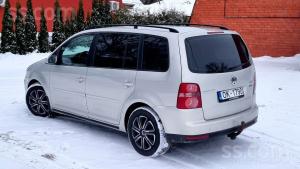 Grey Volkswagen Touran 2008 in Cesis, with an engine capacity of 2.00 L and mileage of 324 thousand km for 2400 €, photo 6 on AUTOMOTO.COM.LV