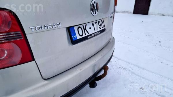 Pelēks Volkswagen Touran 2008 Cēsis, ar dzinēja tilpumu 2.00 L un nobraukumu 324 tūkst. km par 2400 €, foto 8 vietnē AUTOMOTO.COM.LV