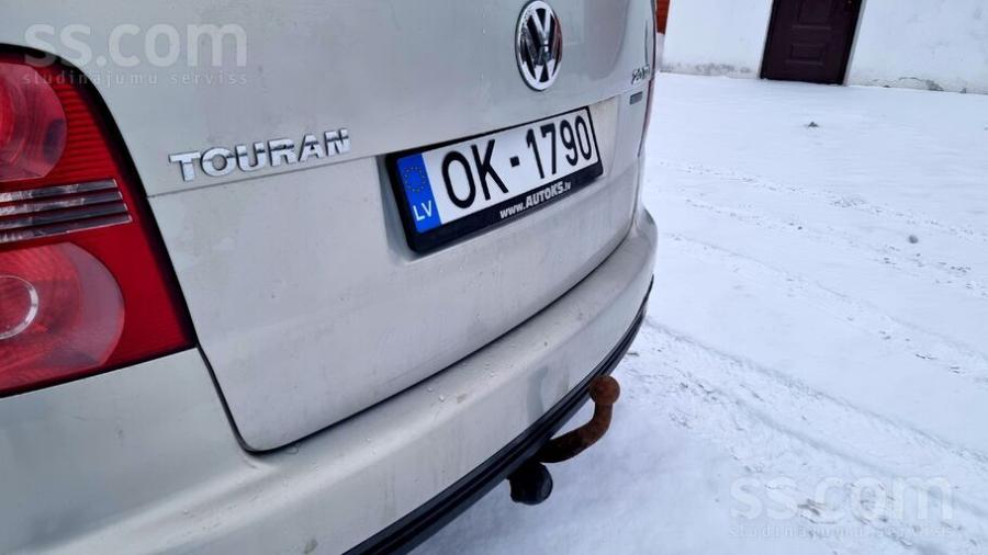 Grey Volkswagen Touran 2008 in Cesis, with an engine capacity of 2.00 L and mileage of 324 thousand km for 2400 €, photo 8 on AUTOMOTO.COM.LV