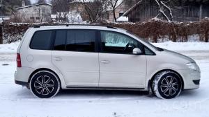 Grey Volkswagen Touran 2008 in Cesis, with an engine capacity of 2.00 L and mileage of 324 thousand km for 2400 €, photo 10 on AUTOMOTO.COM.LV