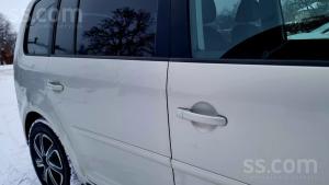 Grey Volkswagen Touran 2008 in Cesis, with an engine capacity of 2.00 L and mileage of 324 thousand km for 2400 €, photo 11 on AUTOMOTO.COM.LV