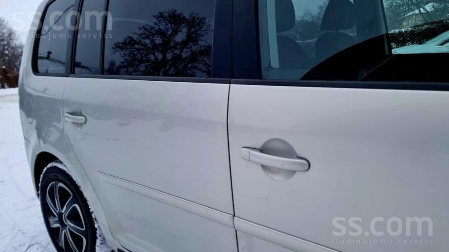 Grey Volkswagen Touran 2008 in Cesis, with an engine capacity of 2.00 L and mileage of 324 thousand km for 2400 €, photo 11 on AUTOMOTO.COM.LV