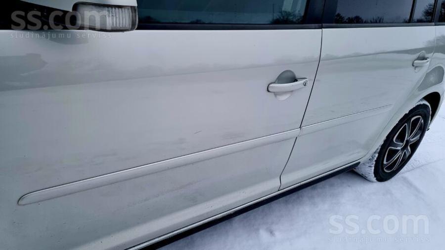 Grey Volkswagen Touran 2008 in Cesis, with an engine capacity of 2.00 L and mileage of 324 thousand km for 2400 €, photo 13 on AUTOMOTO.COM.LV