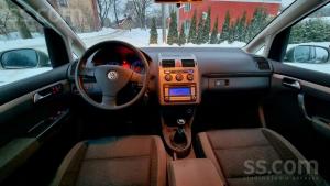 Grey Volkswagen Touran 2008 in Cesis, with an engine capacity of 2.00 L and mileage of 324 thousand km for 2400 €, photo 19 on AUTOMOTO.COM.LV