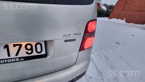 Grey Volkswagen Touran 2008 in Cesis, with an engine capacity of 2.00 L and mileage of 324 thousand km for 2400 €, photo 20 on AUTOMOTO.COM.LV