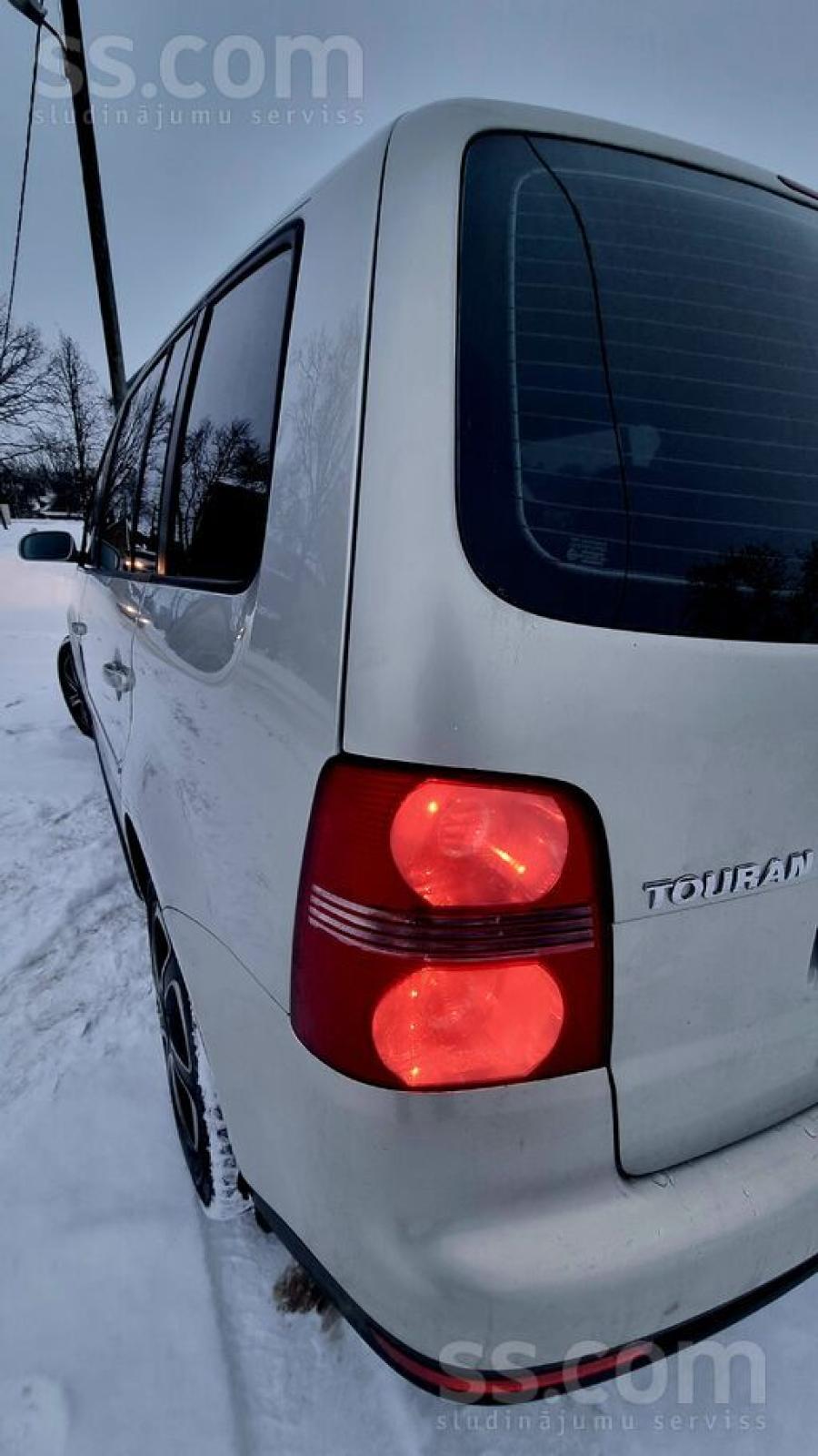 Grey Volkswagen Touran 2008 in Cesis, with an engine capacity of 2.00 L and mileage of 324 thousand km for 2400 €, photo 21 on AUTOMOTO.COM.LV