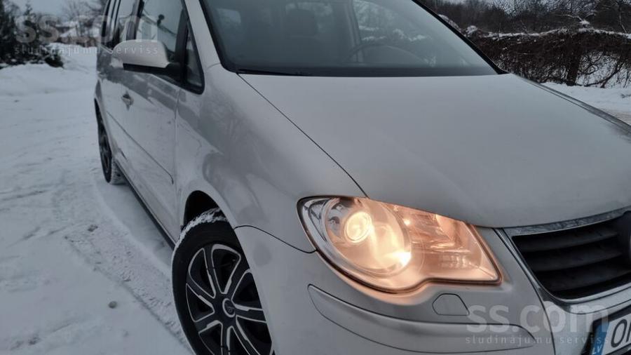 Grey Volkswagen Touran 2008 in Cesis, with an engine capacity of 2.00 L and mileage of 324 thousand km for 2400 €, photo 22 on AUTOMOTO.COM.LV