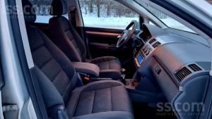 Grey Volkswagen Touran 2008 in Cesis, with an engine capacity of 2.00 L and mileage of 324 thousand km for 2400 €, photo 23 on AUTOMOTO.COM.LV