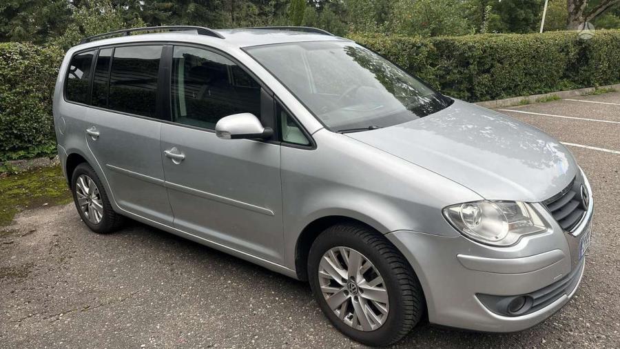 Grey Volkswagen Touran 2008 in Kaunas, with an engine capacity of 1.90 L and mileage of 332 thousand km for 2580 €, photo 3 on AUTOMOTO.COM.LV