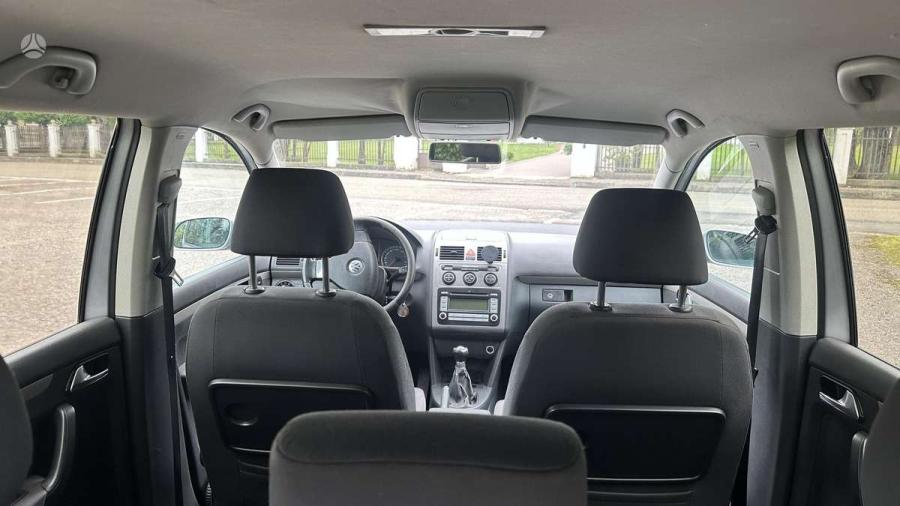 Grey Volkswagen Touran 2008 in Kaunas, with an engine capacity of 1.90 L and mileage of 332 thousand km for 2580 €, photo 13 on AUTOMOTO.COM.LV