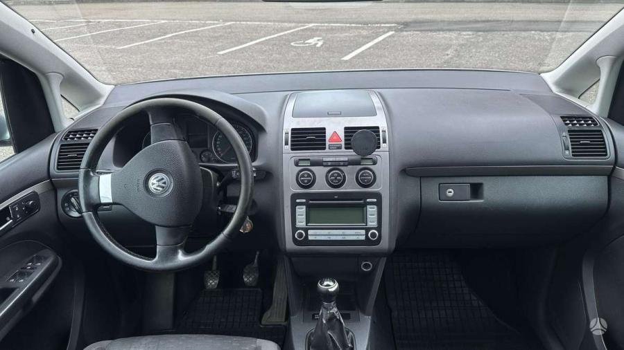 Grey Volkswagen Touran 2008 in Kaunas, with an engine capacity of 1.90 L and mileage of 332 thousand km for 2580 €, photo 14 on AUTOMOTO.COM.LV