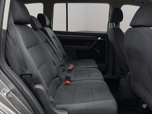 Pelēks Volkswagen Touran 2008 Viļņa, ar dzinēja tilpumu 1.90 L un nobraukumu 435 tūkst. km par 2999 €, foto 10 vietnē AUTOMOTO.COM.LV
