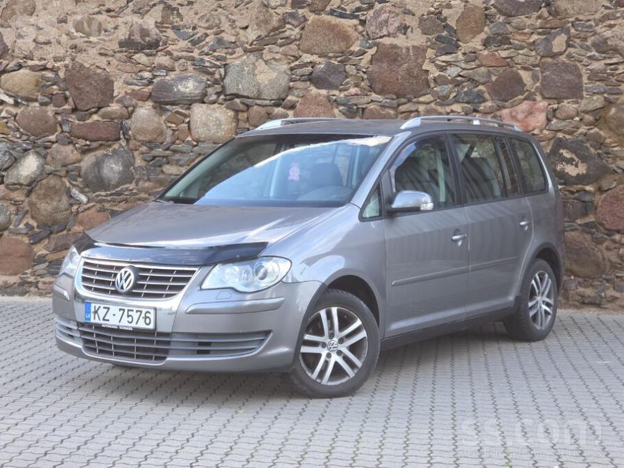 Grey Volkswagen Touran 2008 in Tukums, with an engine capacity of 1.40 L and mileage of 265 thousand km for 2990 €, photo 3 on AUTOMOTO.COM.LV