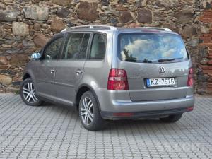 Grey Volkswagen Touran 2008 in Tukums, with an engine capacity of 1.40 L and mileage of 265 thousand km for 2990 €, photo 4 on AUTOMOTO.COM.LV