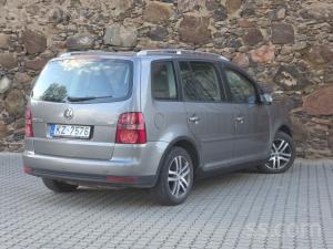 Grey Volkswagen Touran 2008 in Tukums, with an engine capacity of 1.40 L and mileage of 265 thousand km for 2990 €, photo 5 on AUTOMOTO.COM.LV